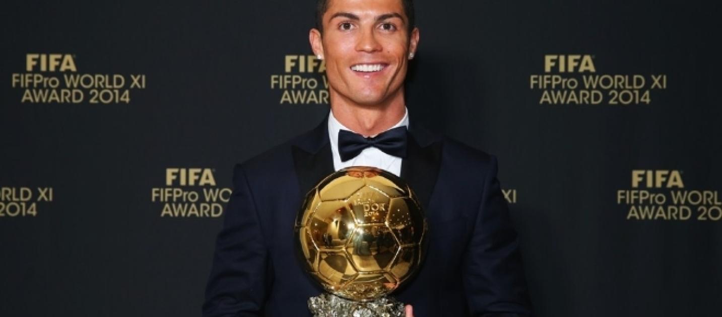 Cristiano Ronaldo conquista mais uma Bola de Ouro. Cristiano Ronaldo conquista mais uma Bola de Ouro.